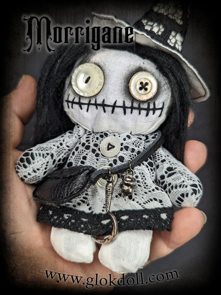 Morrigane, la petite sorcière entre ombre et lumière